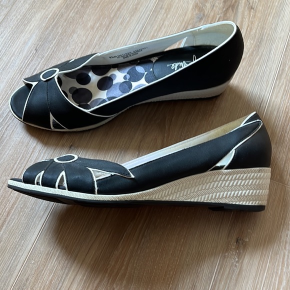 Life Stride | Shoes | Adorable Wedges | Poshmark